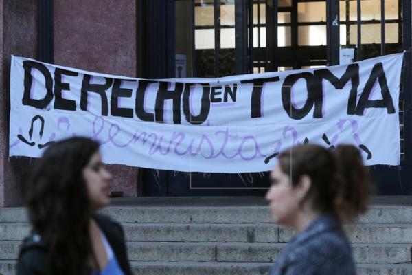 Universidades chilenas ocupadas en protesta contra machismo y sexismo ...